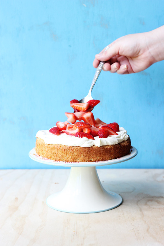 Midsommar Cake // International Eats | The Sugar Hit