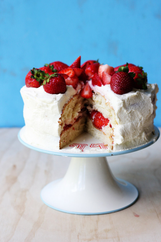 Midsommar Cake // International Eats | The Sugar Hit