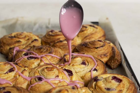 No Bake Raspberry Cheesecake with Amaretti Crust